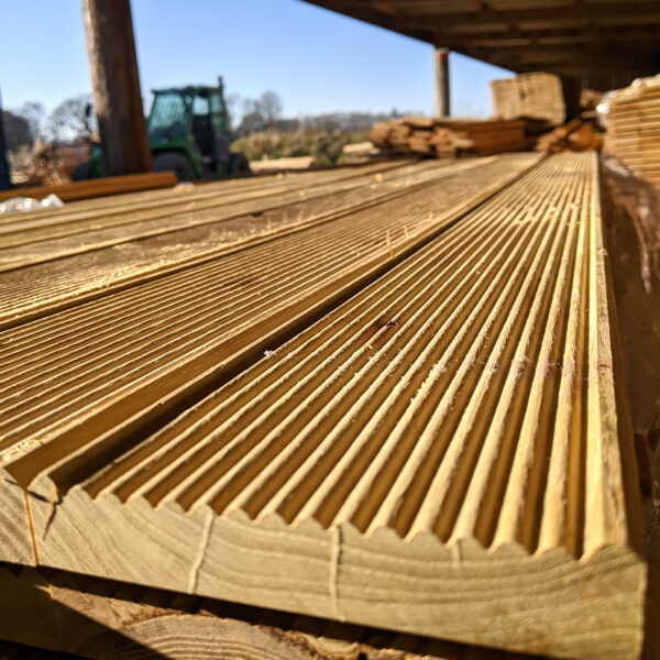 Decking Boards – Dylan Robinia Timber