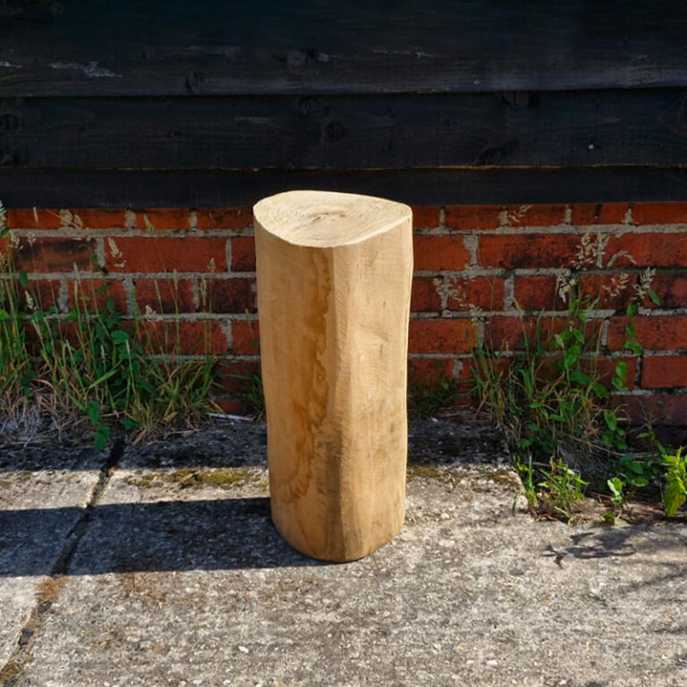 Robinia Poles – Dylan Robinia Timber